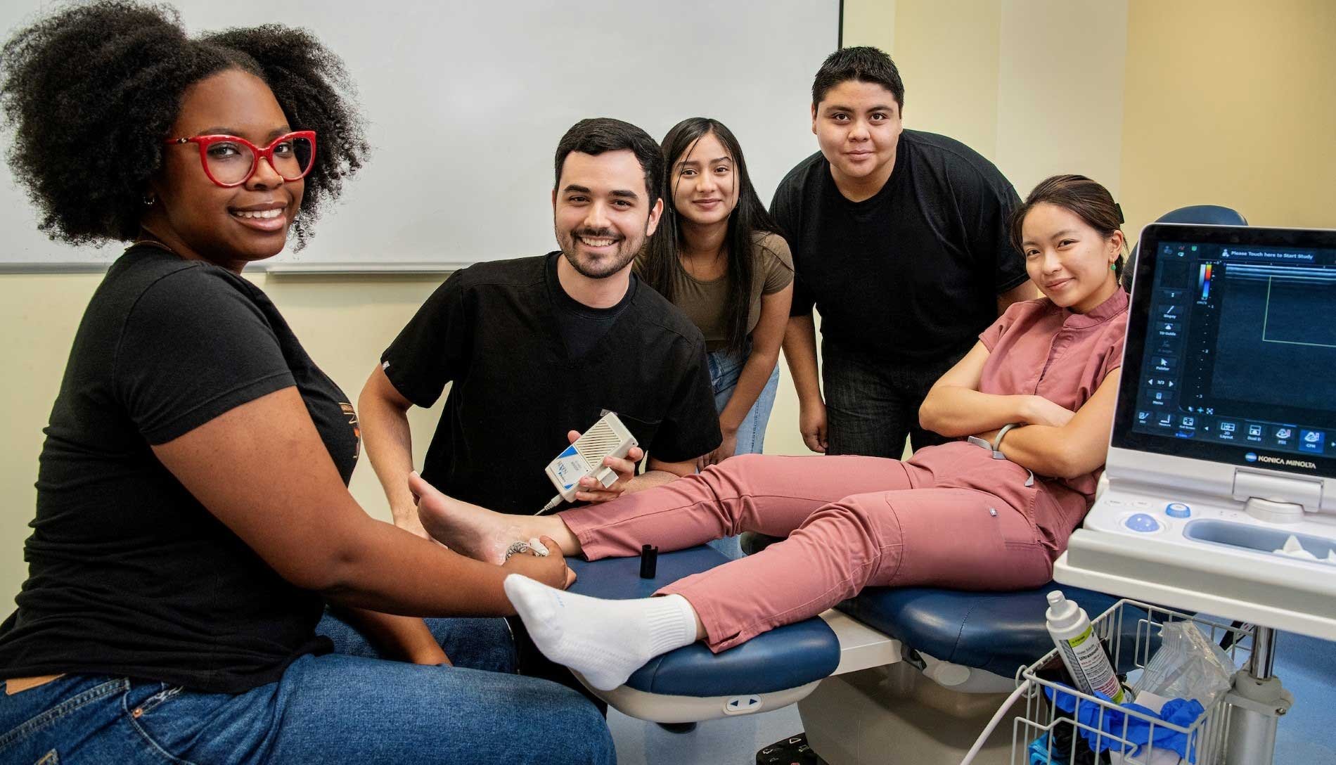 Midwestern University Offers Free Programs for High School Students in 2025 | Midwestern University